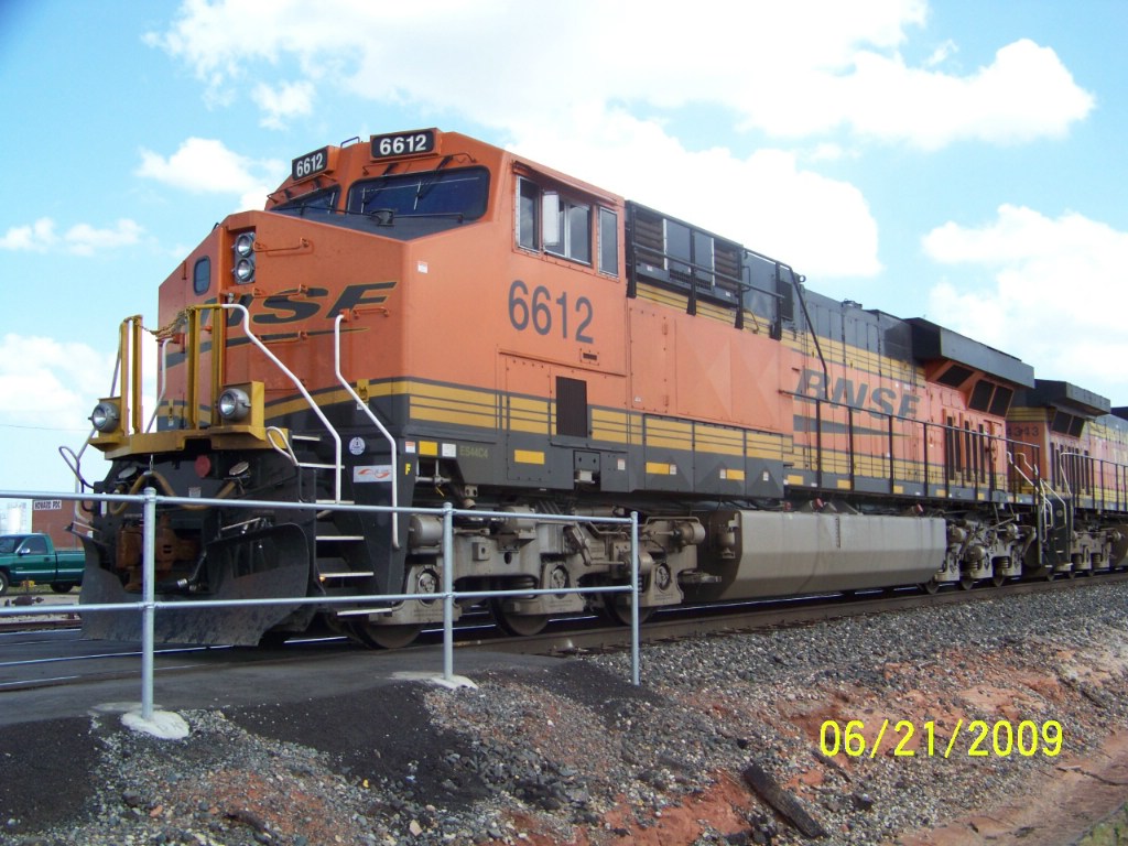 BNSF ES44C4 6612